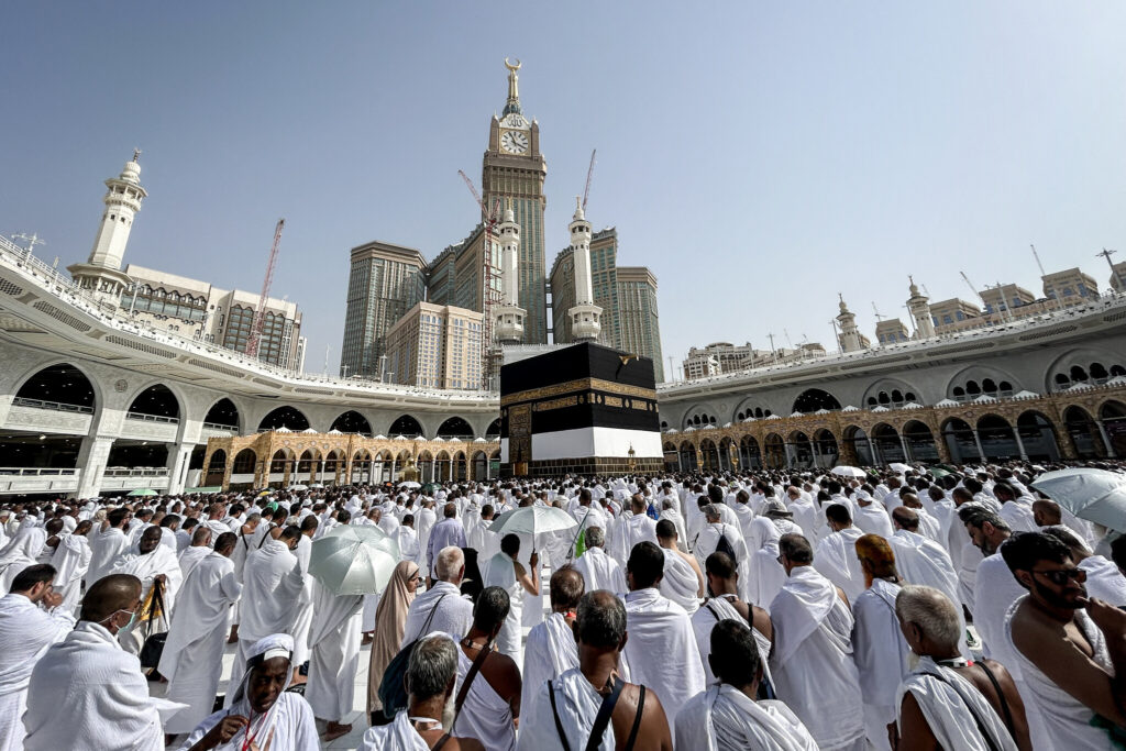 860,000 Pilgrims Arrive as Saudi Arabia Declares Full Readiness for ...